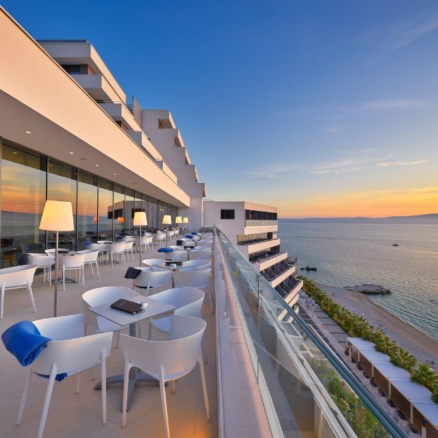 Auri Hotel is located in Podgora by the beach - Medora