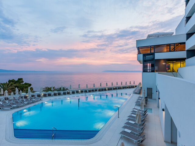 Auri gives a special pool experience to its guests. - Medora