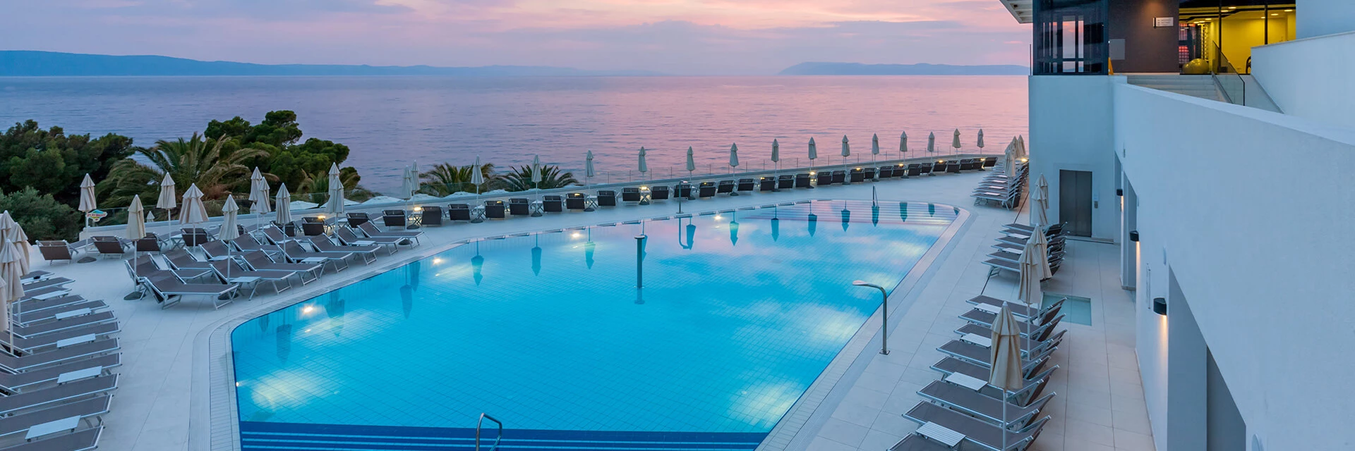 Auri gives a special pool experience to its guests. - Medora
